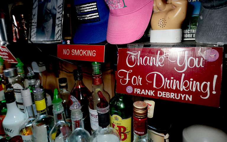 10 best dive bars in metro Detroit, loved by locals for stiff drinks ...