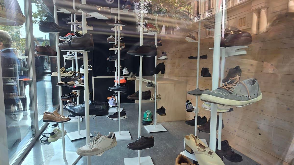 120 zapatos para 120 vidas perdidas: memoria y prevención en Zaragoza