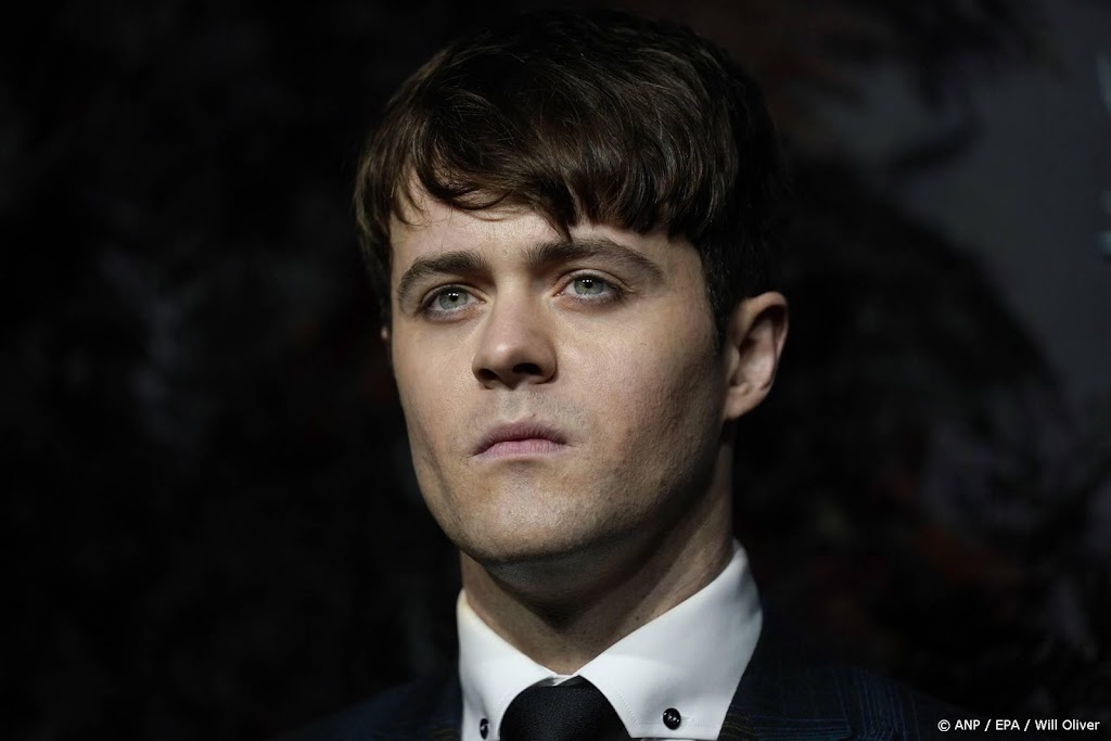 Cast The Witcher zat in Wales vast op vlot na vondst oude bommen