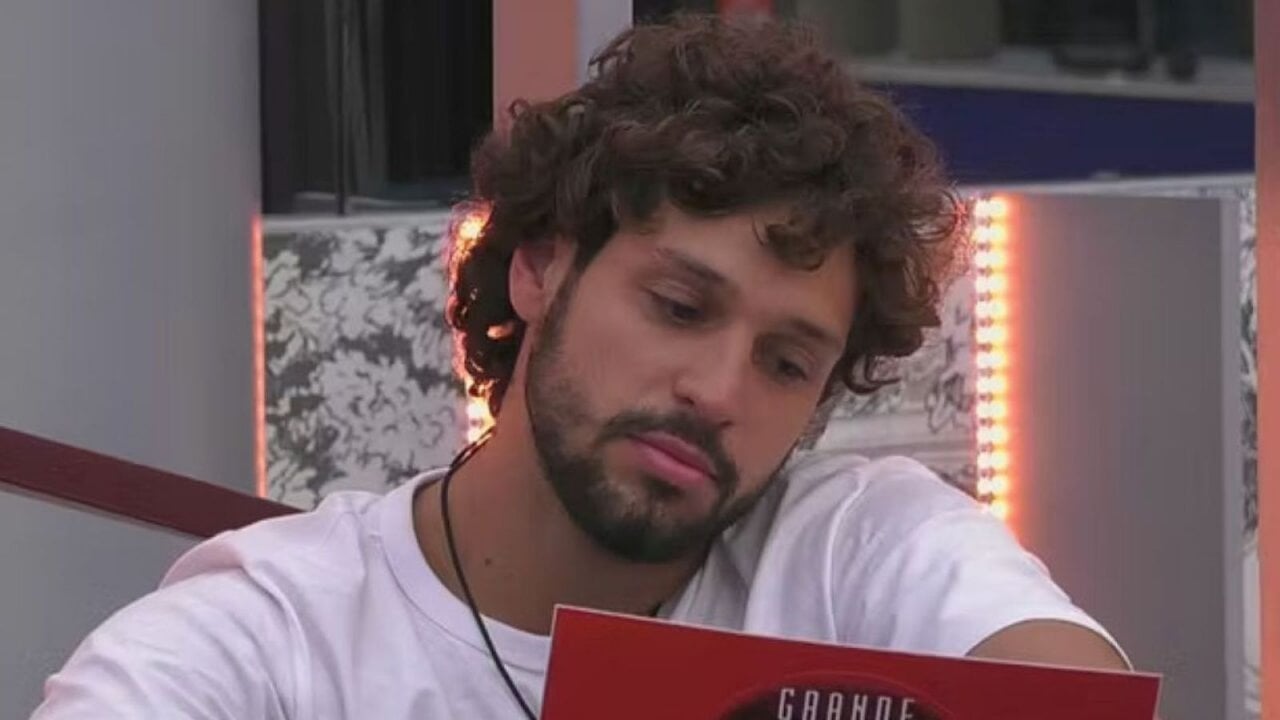 Grande Fratello, Mattia scopre in diretta di essere stato lasciato ...