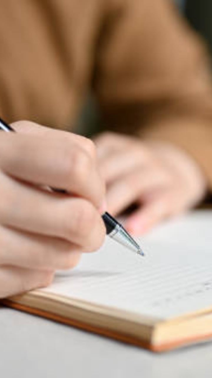 Escritura Terapéutica: La Importancia De Plasmar Los Sentimientos En Papel.