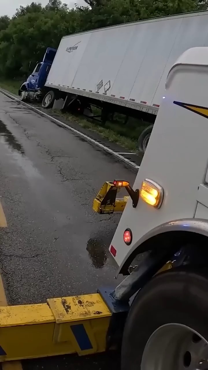 Recovering a Heavily Damaged Truck and Trailer