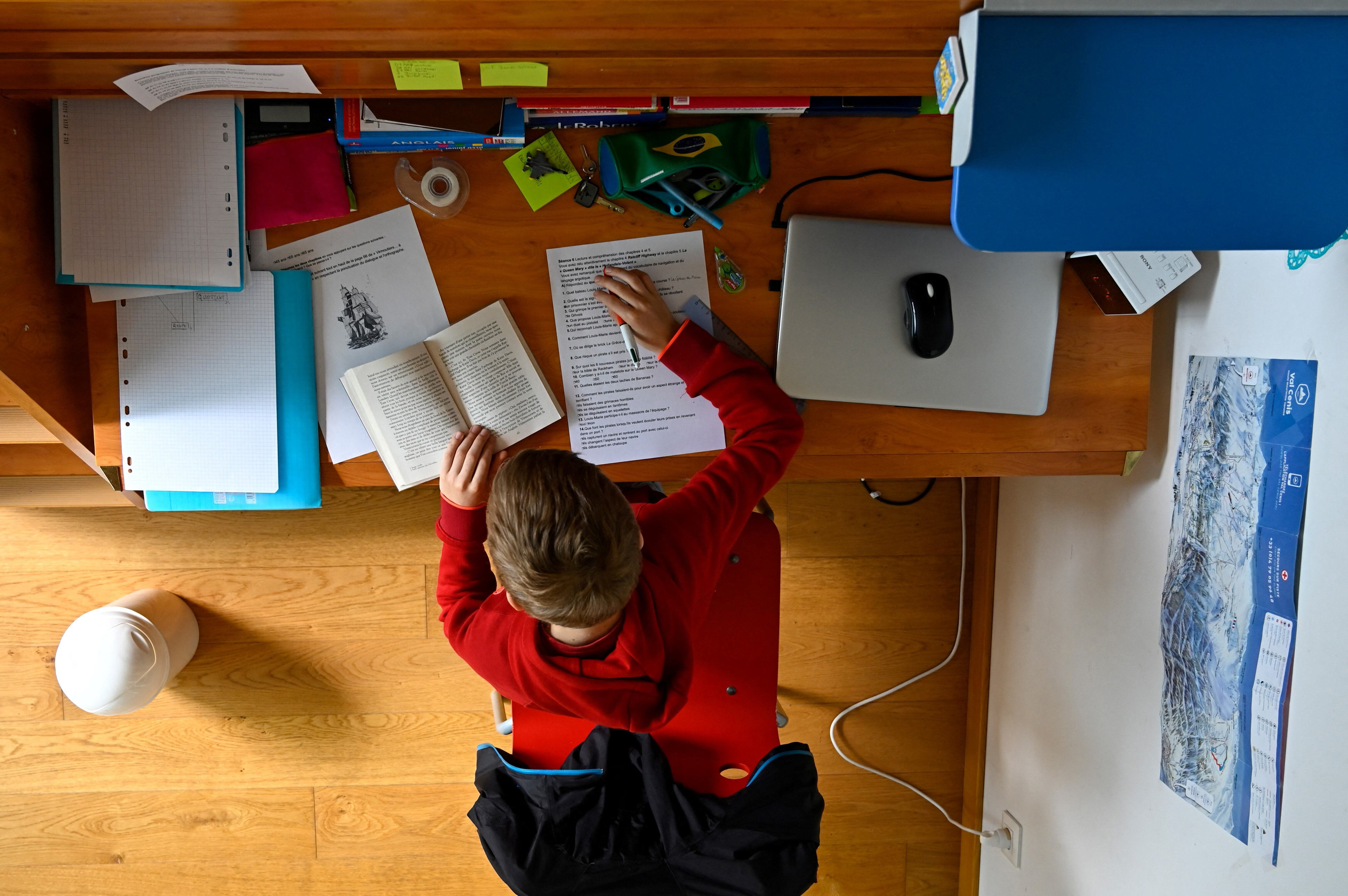 «L’école n’est pas faite pour les enfants» : les ados présentent leur ...