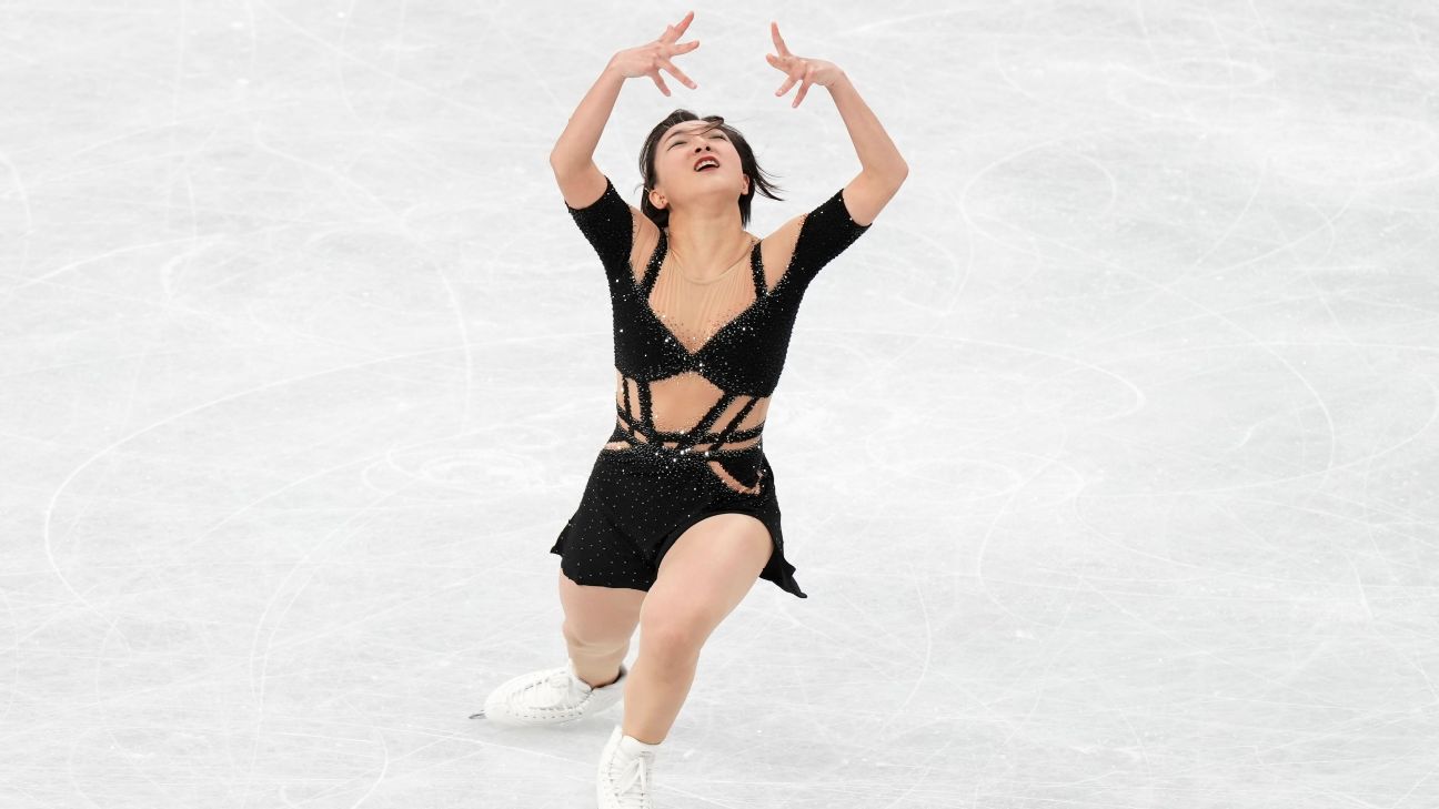 Kaori Sakamoto dominates short program at her last NHK Trophy