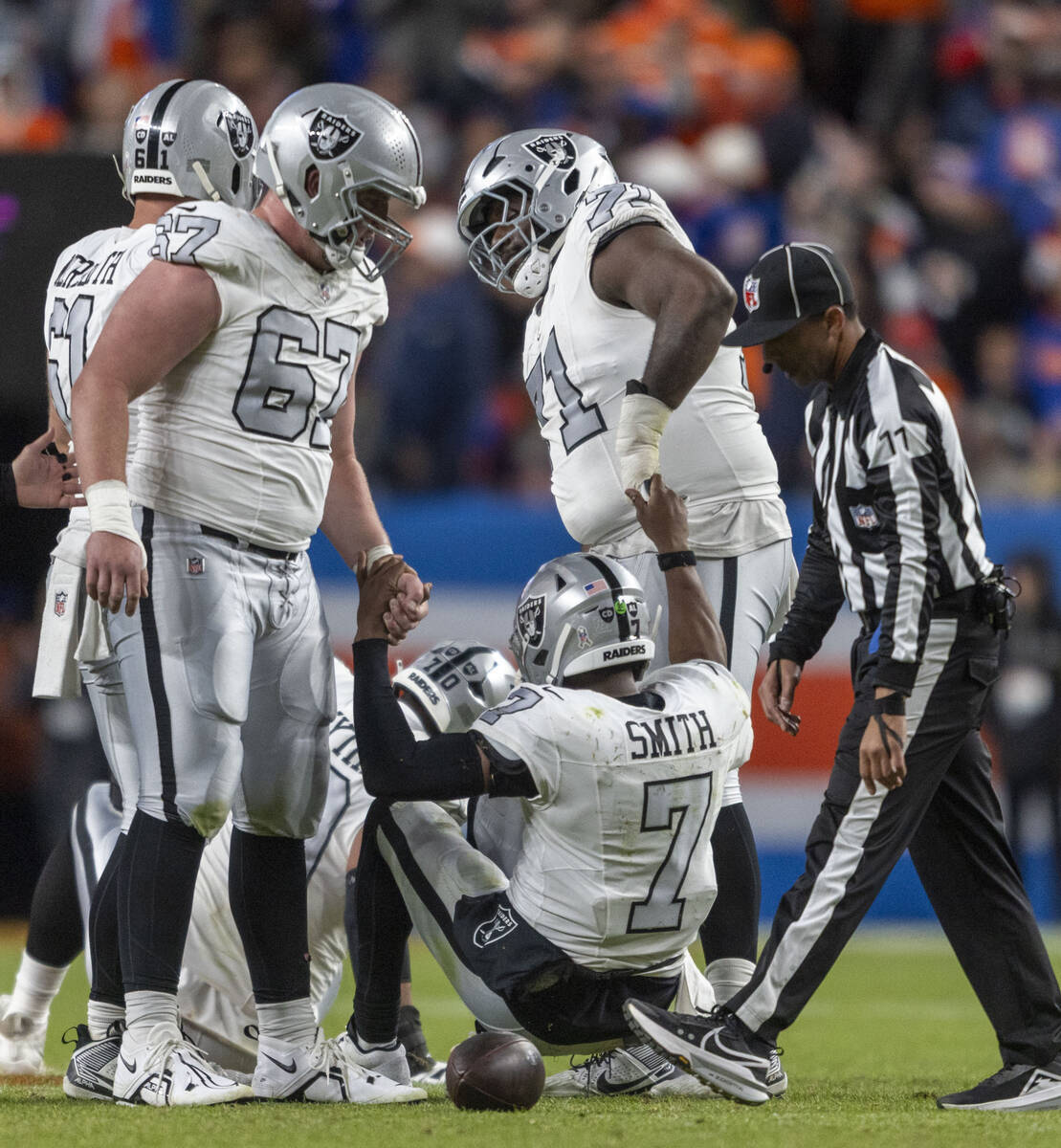 Graney: Offense betrays defense in Raiders’ loss to Broncos