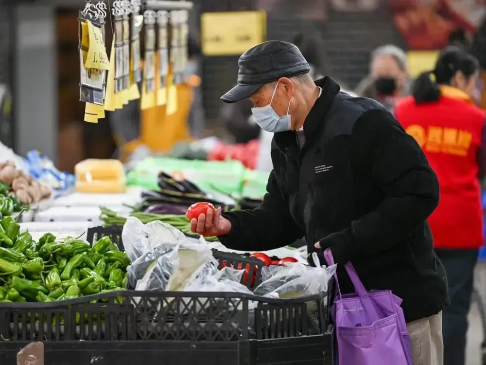 US Consumer Sentiment Hits Lowest Level Since 2022 Amid Growing ...