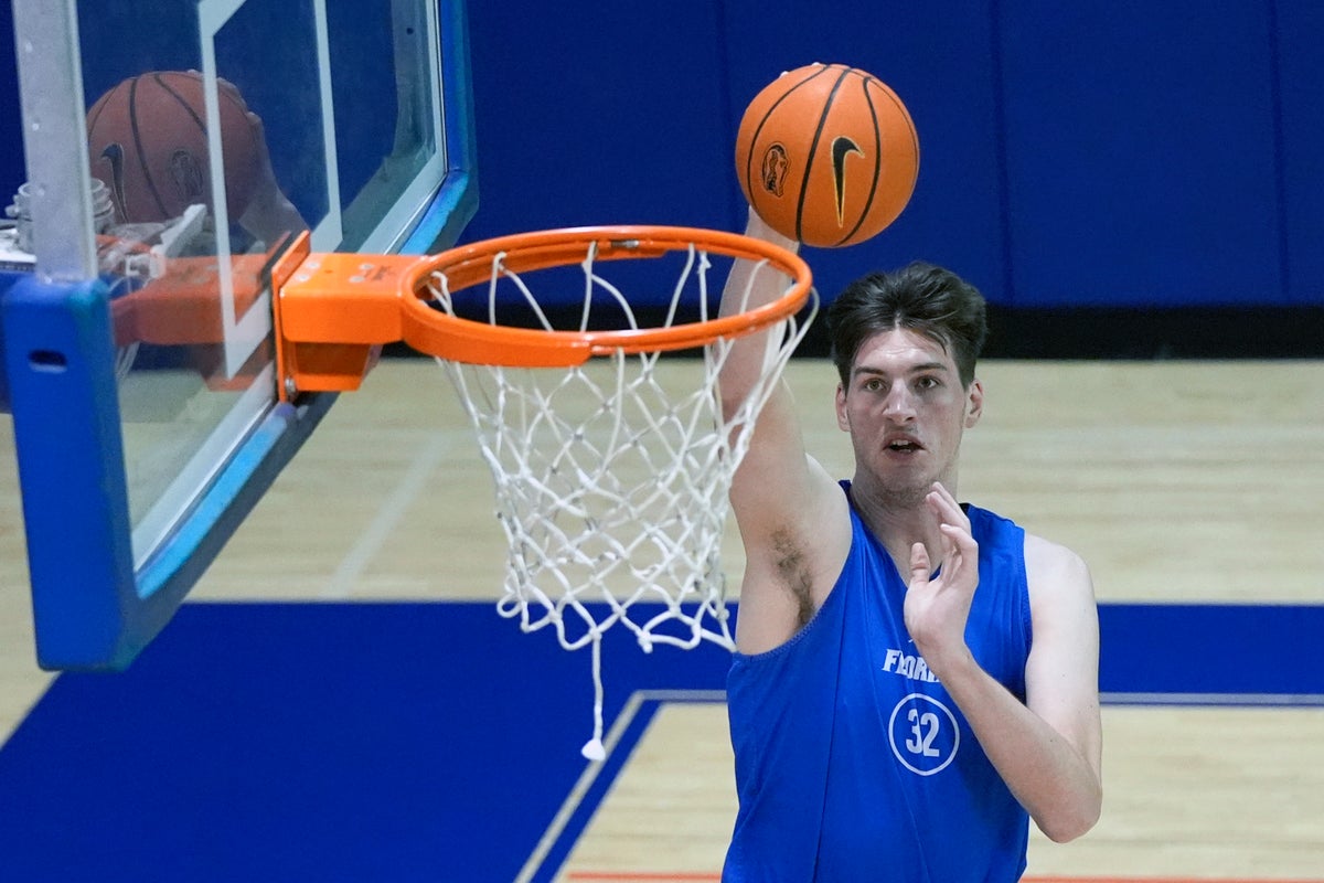 The world’s tallest teenager makes basketball history