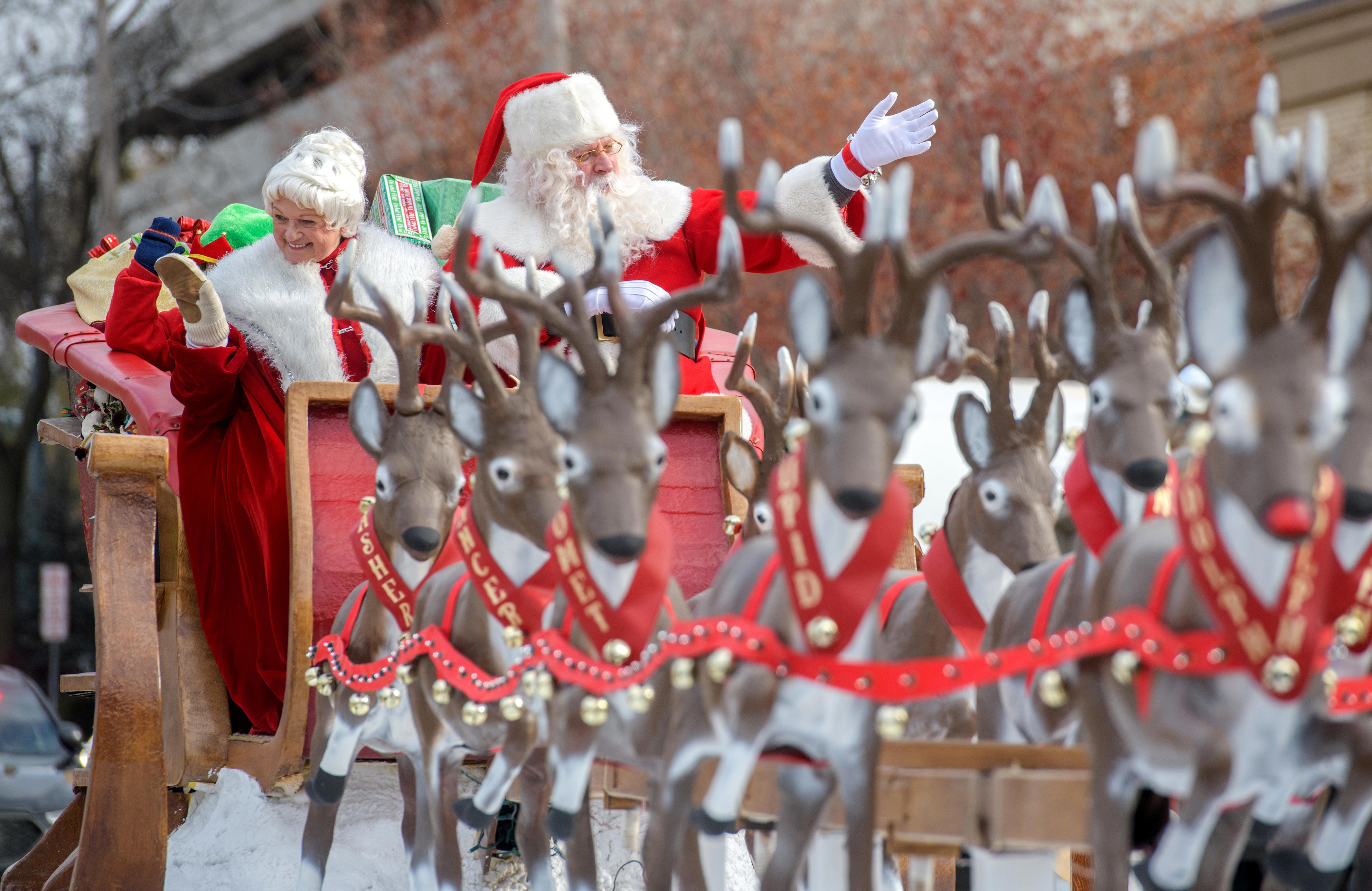 Peoria's Santa Claus Parade, East Peoria Parade of Lights among best ...