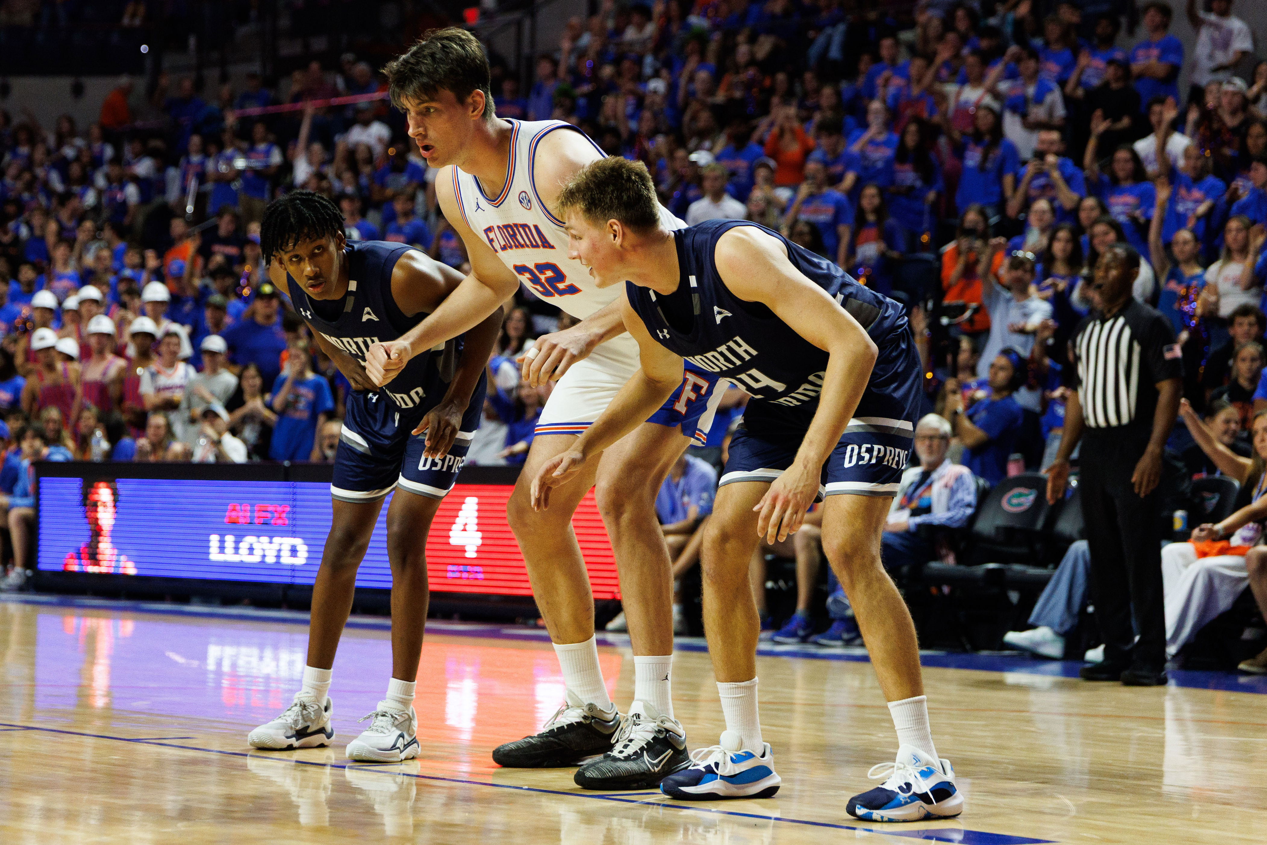 World's tallest teenager becomes the tallest player in college ...