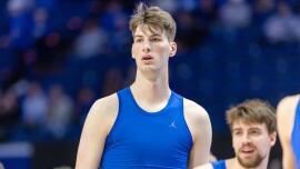 Florida big man Olivier Rioux makes history, becomes tallest college ...