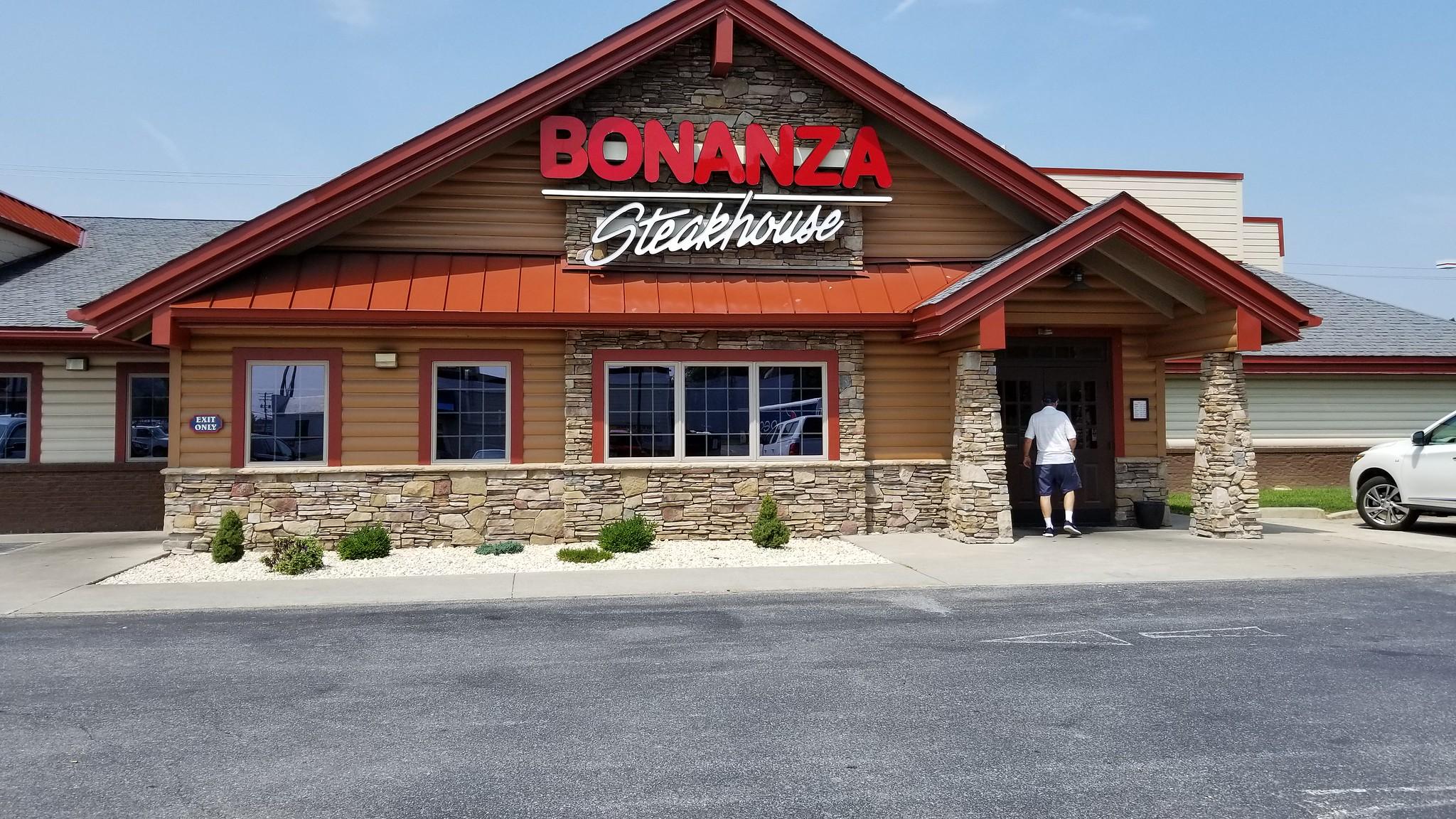 Remember these? Once-beloved Canadian restaurant chains that vanished
