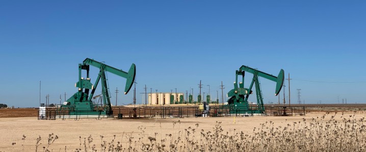 Oil and Gas Rig Count Ticks Up in the U.S. As Production Hits New High