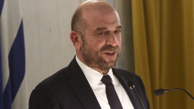 Λογοθέτης στο Συνέδριο ΚΕΔΕ: Το μεταναστευτικό δεν είναι η λύση για την ...