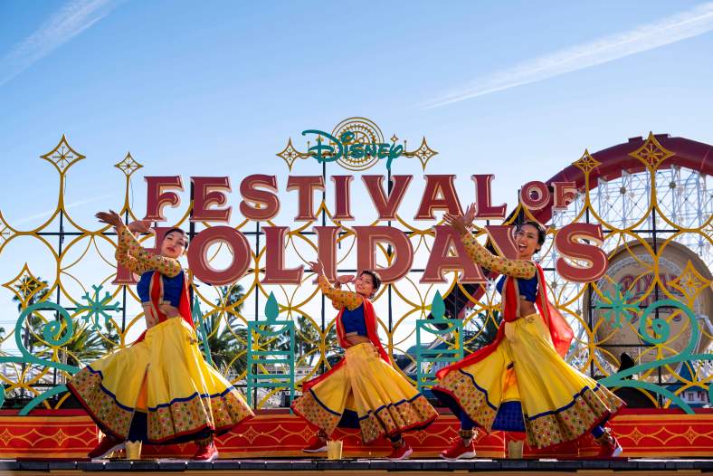 Holiday Season returns to Disneyland Resort Nov. 14