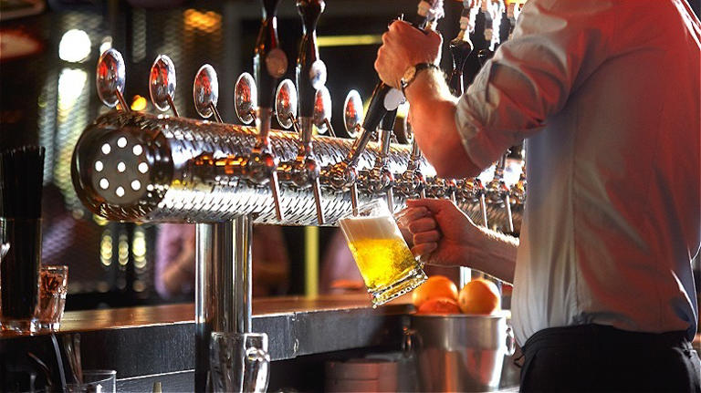 How Much Money Should You Tip Your Bartender?
