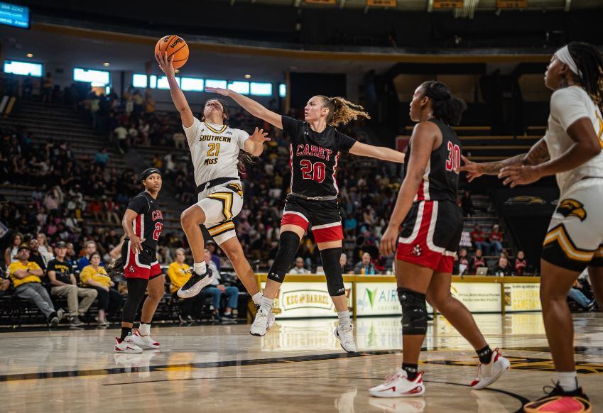 5 Lady Eagles finish in double figures, USM holds off Carey, 92-80