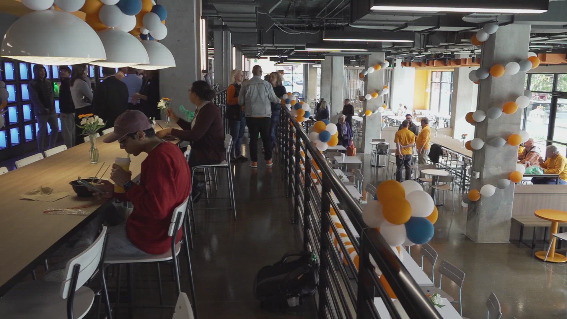 Cumberland Food Hall cuts the ribbon near UT's campus