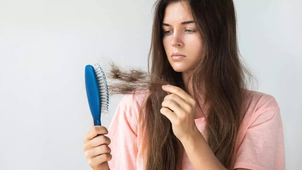 Why is your hair falling out? Know the common diseases and signs of ...