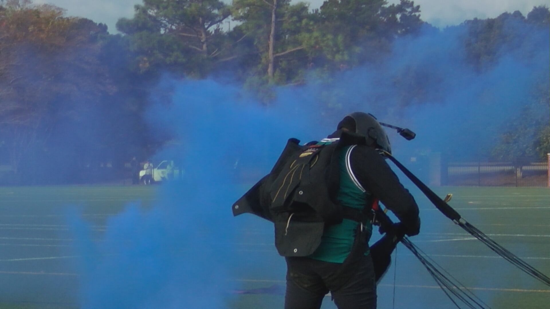 Veteran parachute team kicks off UNC-Wilmington Veterans Week