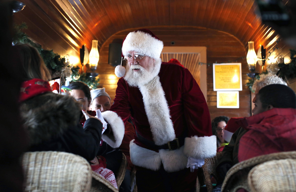 9 Santa Train Rides in the U.S. That Feel Straight Out of a Hallmark Movie