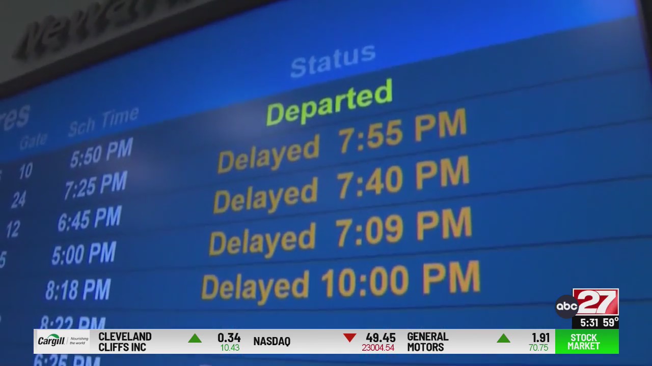 Airlines cancel more than 800 flights amid FAA cuts, including at ...