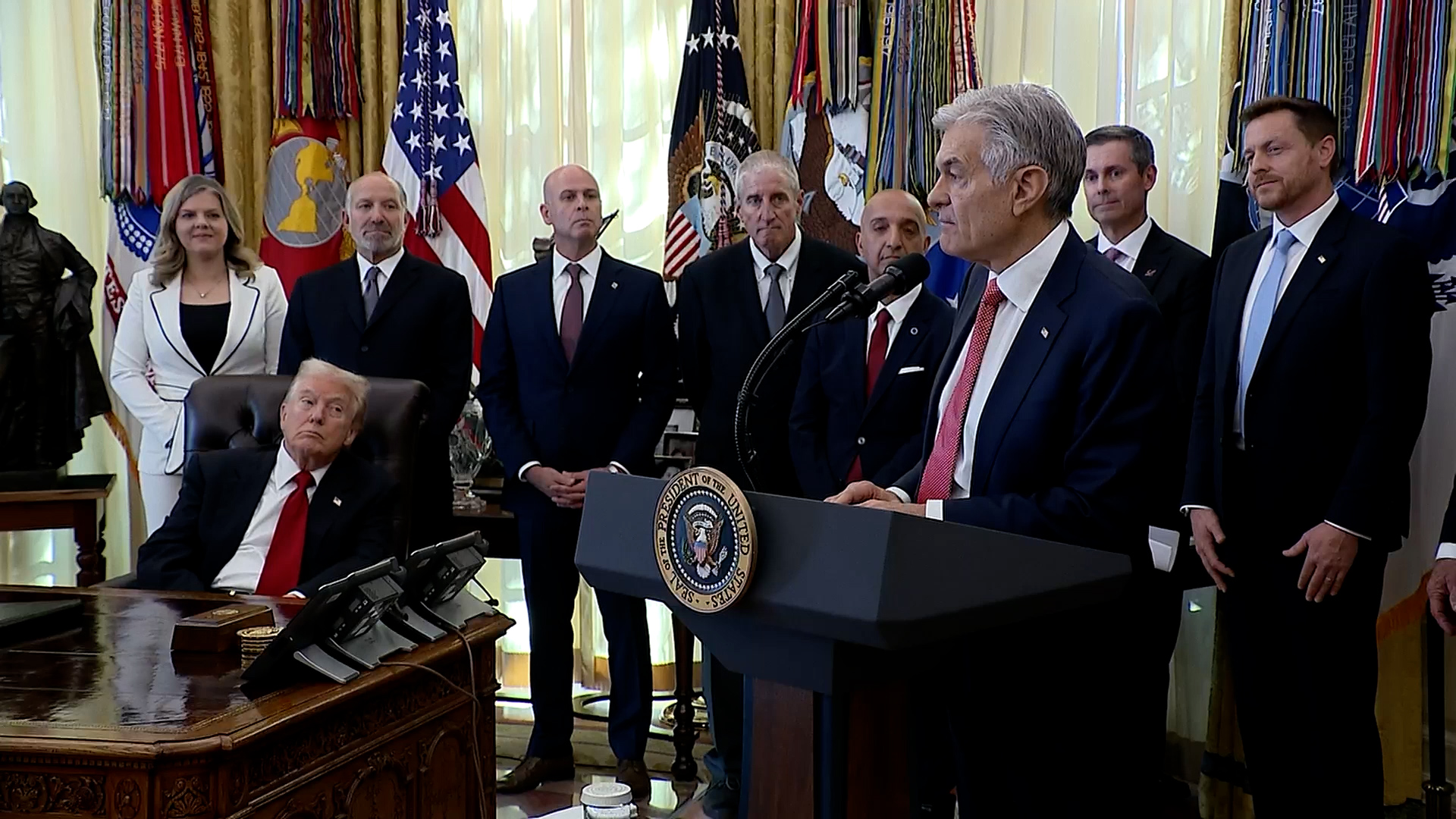 Trump appears to doze off in Oval Office