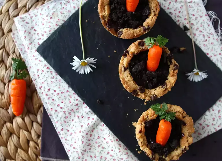 Cookie cups stuffed with chocolate ganache carrot pot style