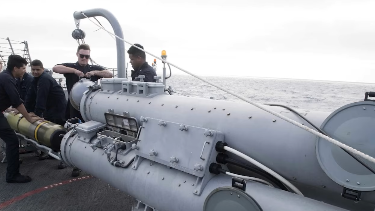 How submarine torpedo tubes really work