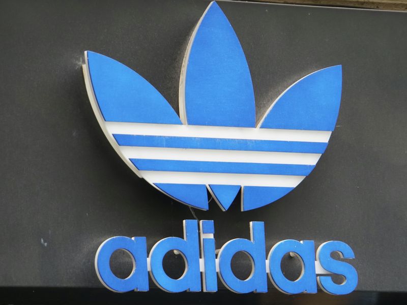Den „Blau-Weiß“-Sneaker von Adidas wollen im Sommer 2026 alle