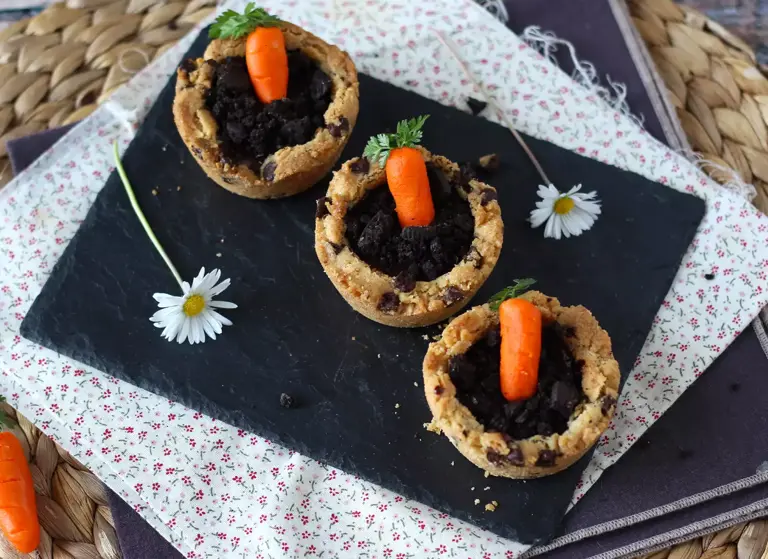 Cookie cups stuffed with chocolate ganache carrot pot style