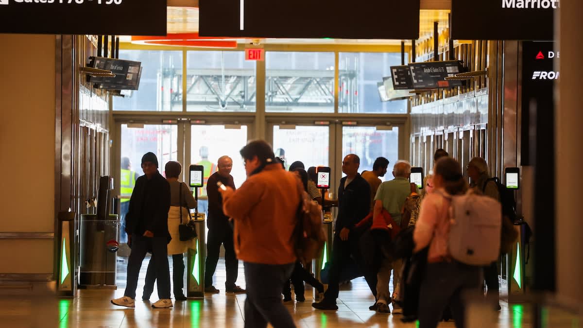 Flight cancellations hit Tampa airport amid shutdown