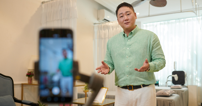 Hiring manager demands candidate send a “thank-you video” to the team ...
