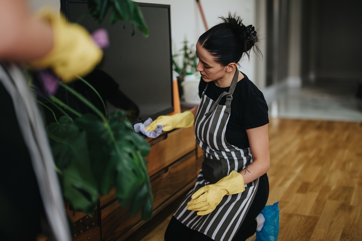 La femme de ménage embrassa son patron milliardaire pour lui sauver la ...