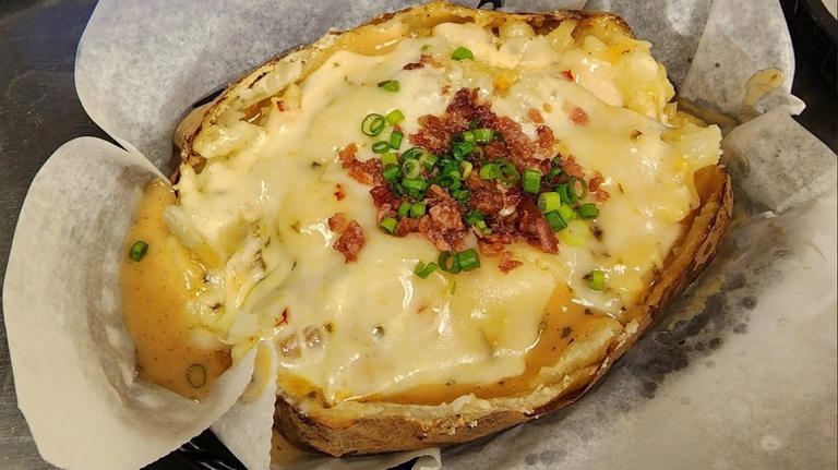 13 Restaurant Chains With The Best Baked Potatoes