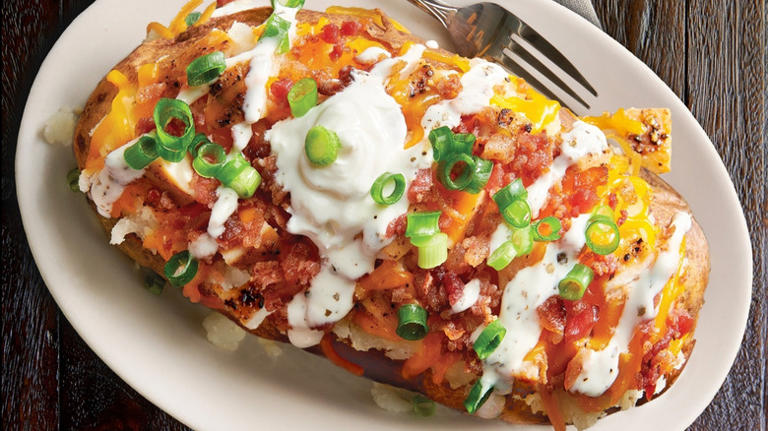 13 Restaurant Chains With The Best Baked Potatoes