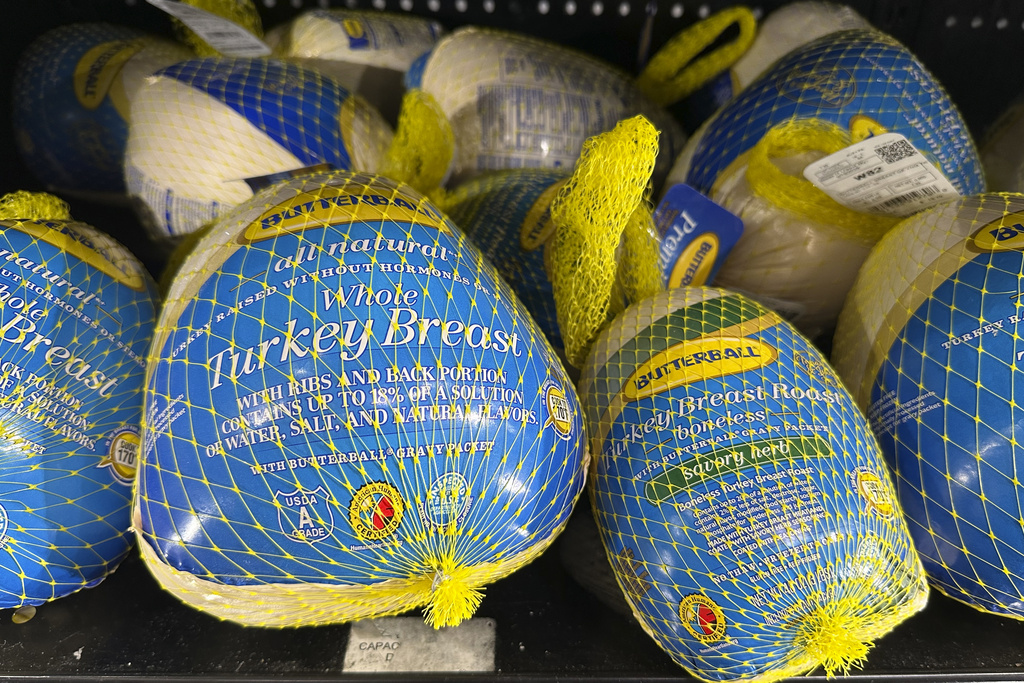 Trump touts Walmart's Thanksgiving meal savings, but what's actually ...