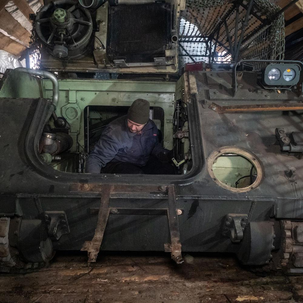 Ukraine-Invasion, Tag 1352: Großbritannien liefert Ajax-Panzer an ...