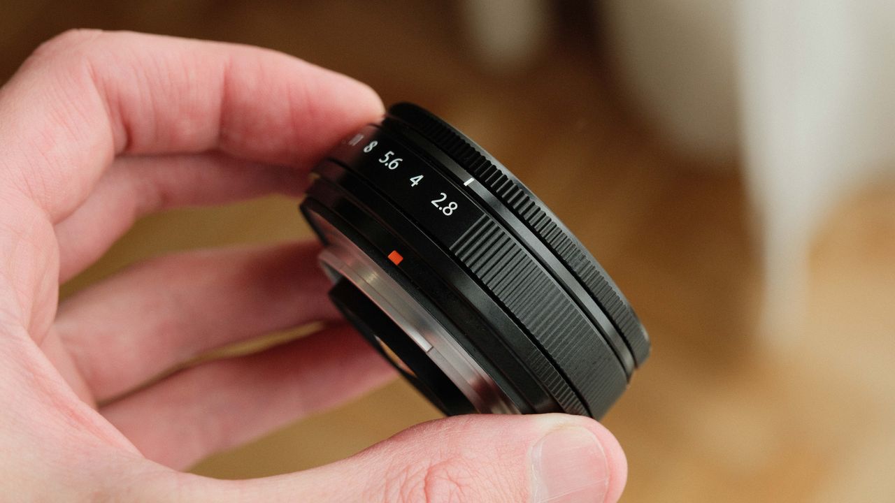 The tiny Fujifilm lens that makes a mirrorless feel like a compact ...