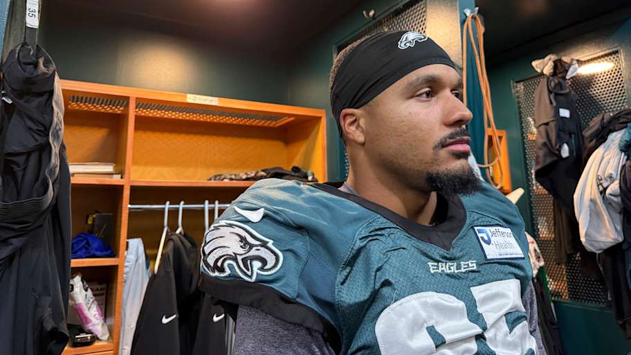 Eagles bringing back Michael Carter II on renegotiated deal