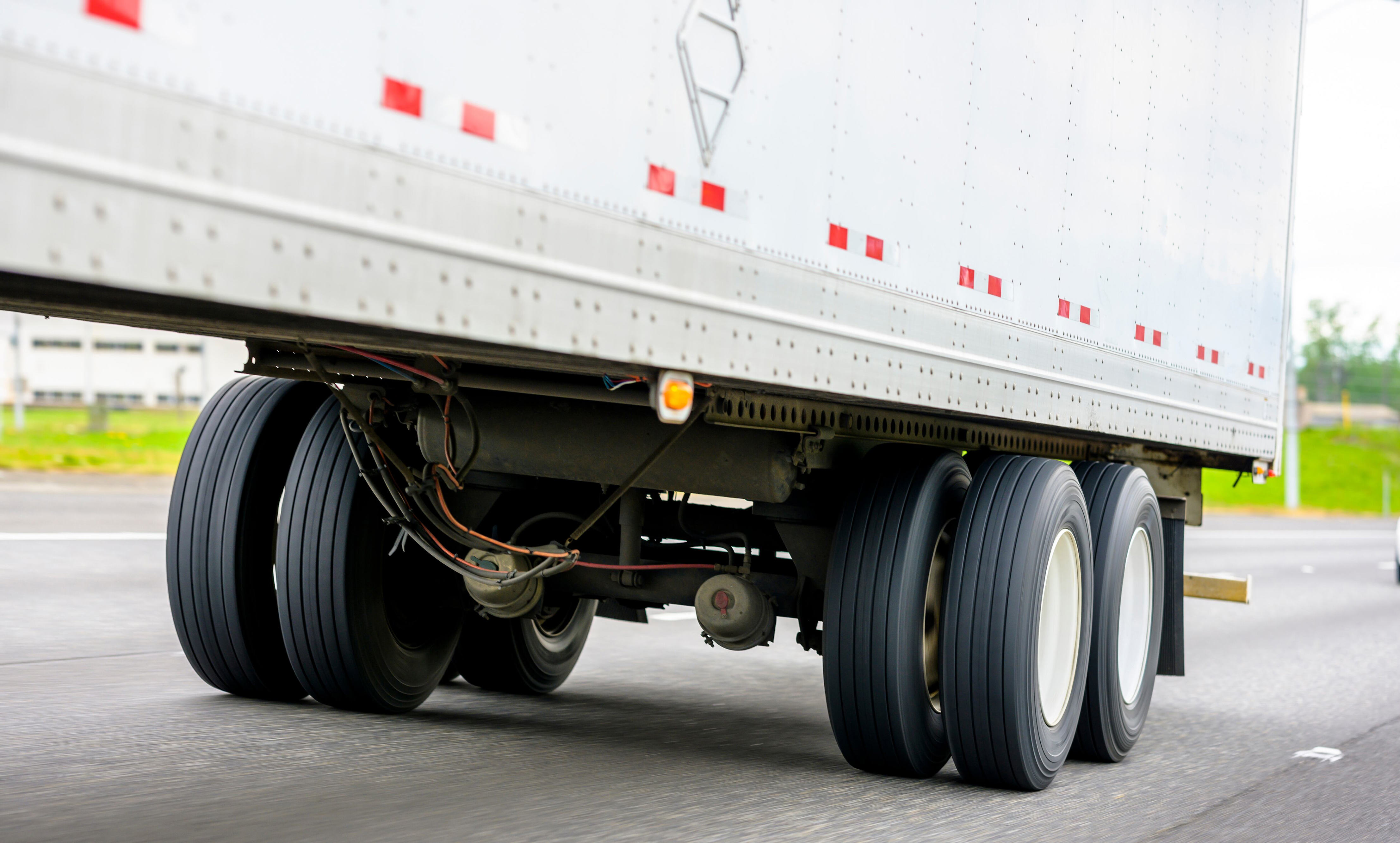 1 dead, 1 injured after Ohio semi crash