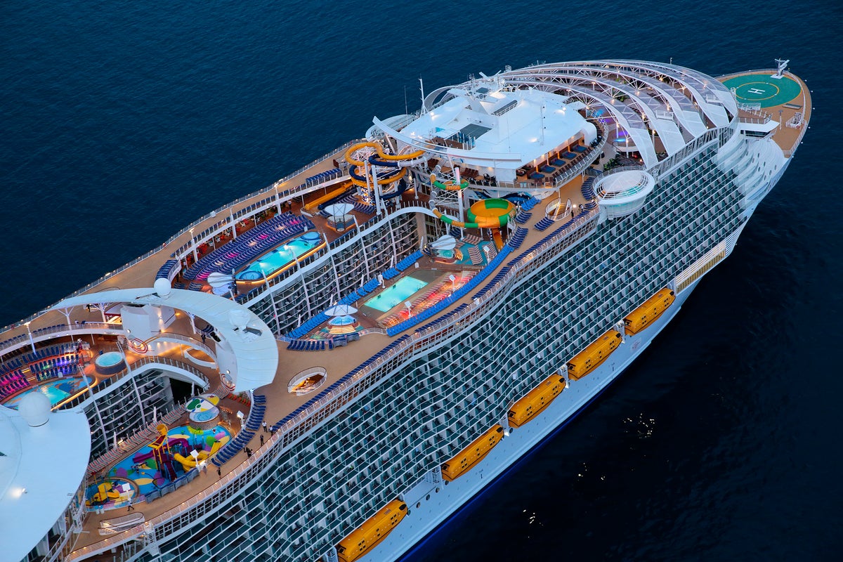 Streamer Ice Poseidon kicked off Royal Caribbean cruise ship