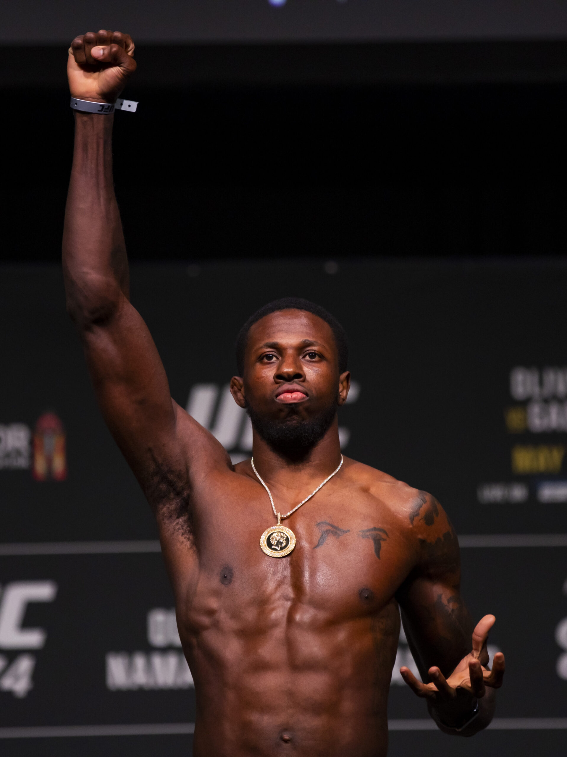 UFC Fight Night 264 weigh-in results, 1 fighter 5 pounds heavy