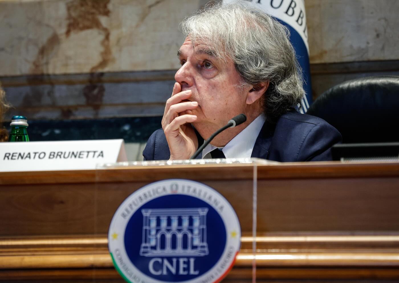 Renato Brunetta si aumenta lo stipendio, poi il dietrofront dopo l ...