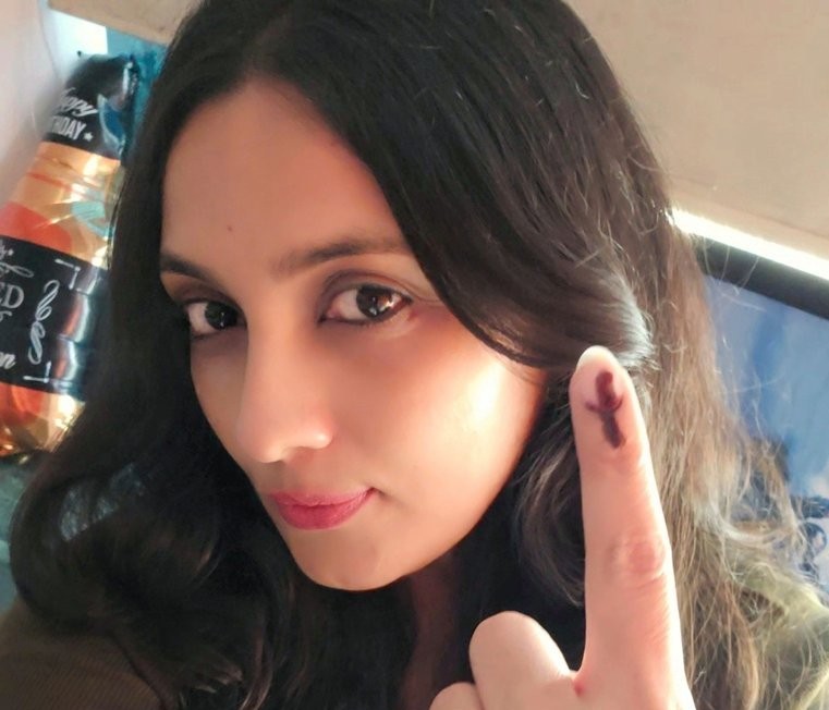 Congress cites viral Pune woman photo to bolster vote theft claims ...