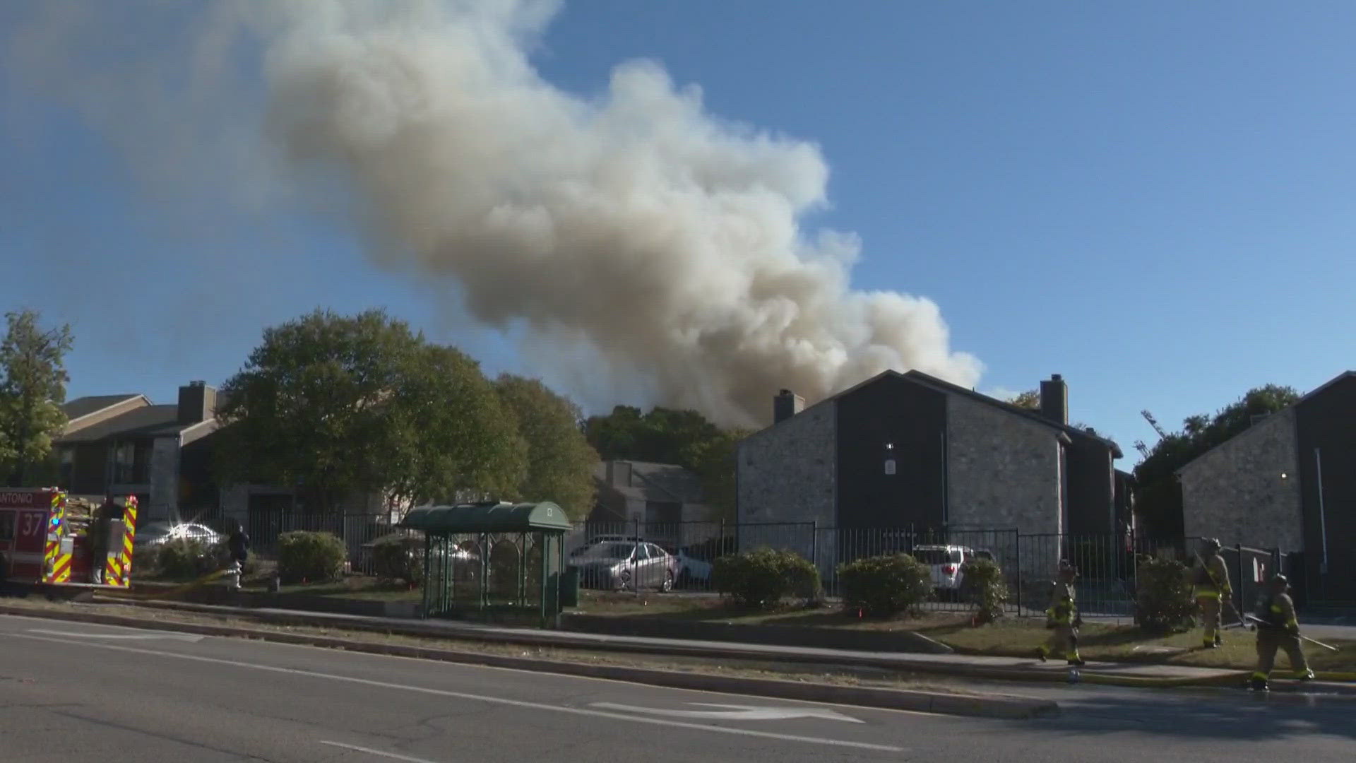 SAFD responds to large apartment fire on the northwest side