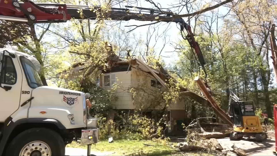 Pittsburgh-area wind event that knocked out power to thousands, left 3 ...