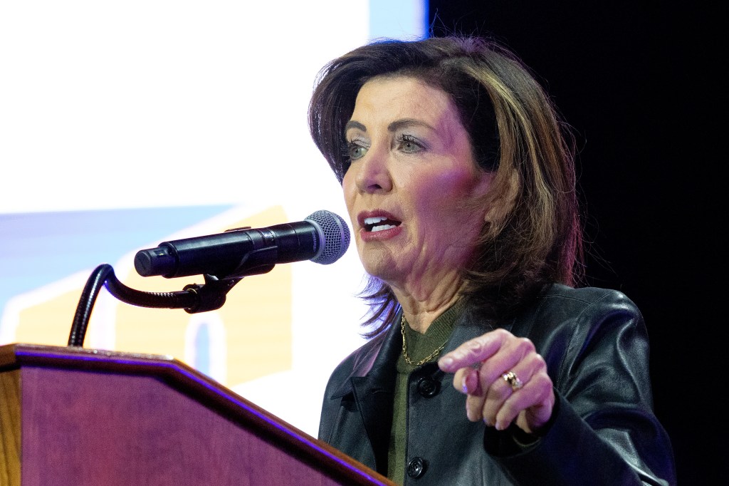 Gov. Kathy Hochul greenlights controversial, Trump-backed pipeline ...