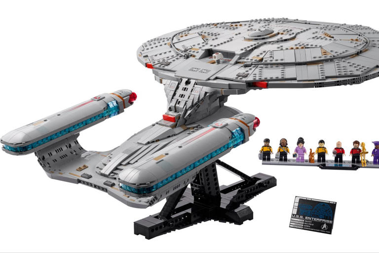 Lego’s first Star Trek set beams down in 3,600 pieces