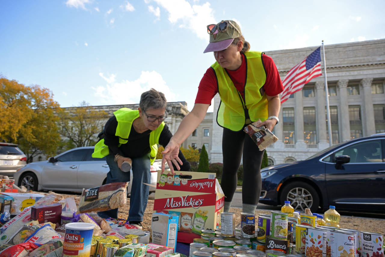 Supreme Court Pauses Order for Trump Administration to Pay Full SNAP ...