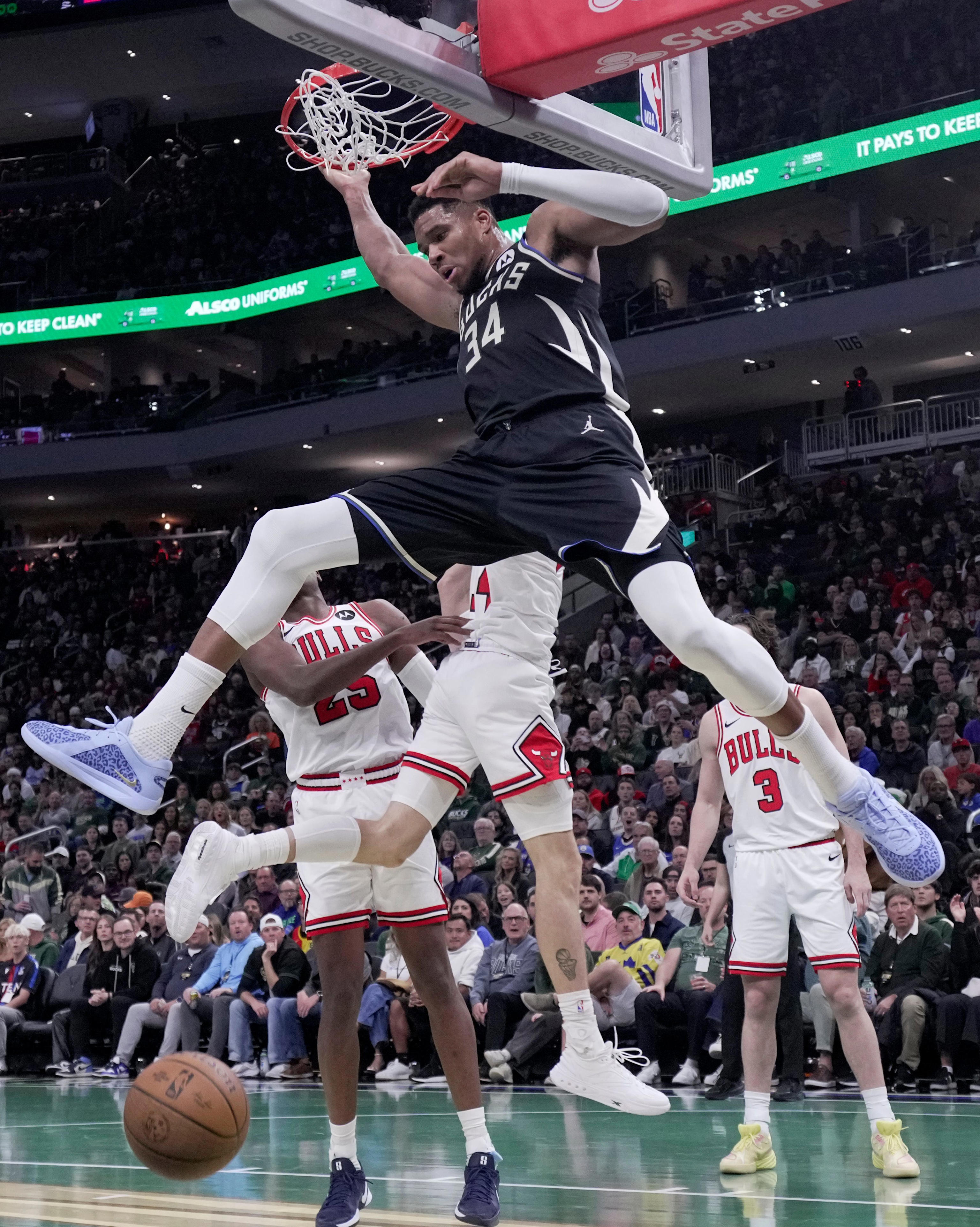 Bucks lead Rockets 85-82 after third quarter